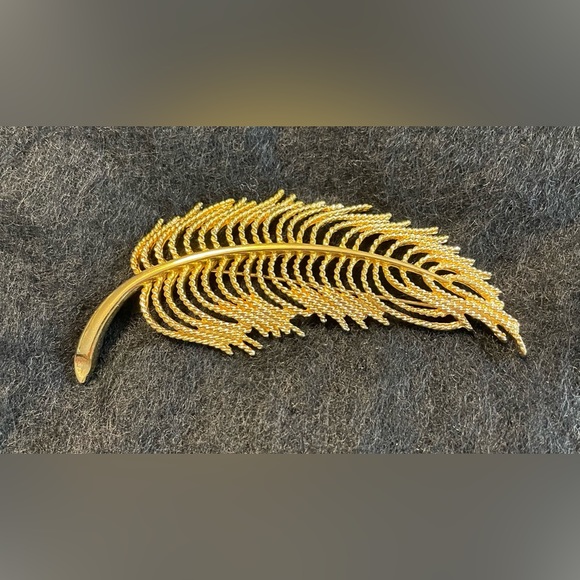Monet | Jewelry | Vintagesignedmonetgold Tone Feather Pinbrooch ...